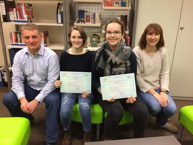 Französisch-Sprachzertifikate für Anna Daum und Magdalena Damrath ...