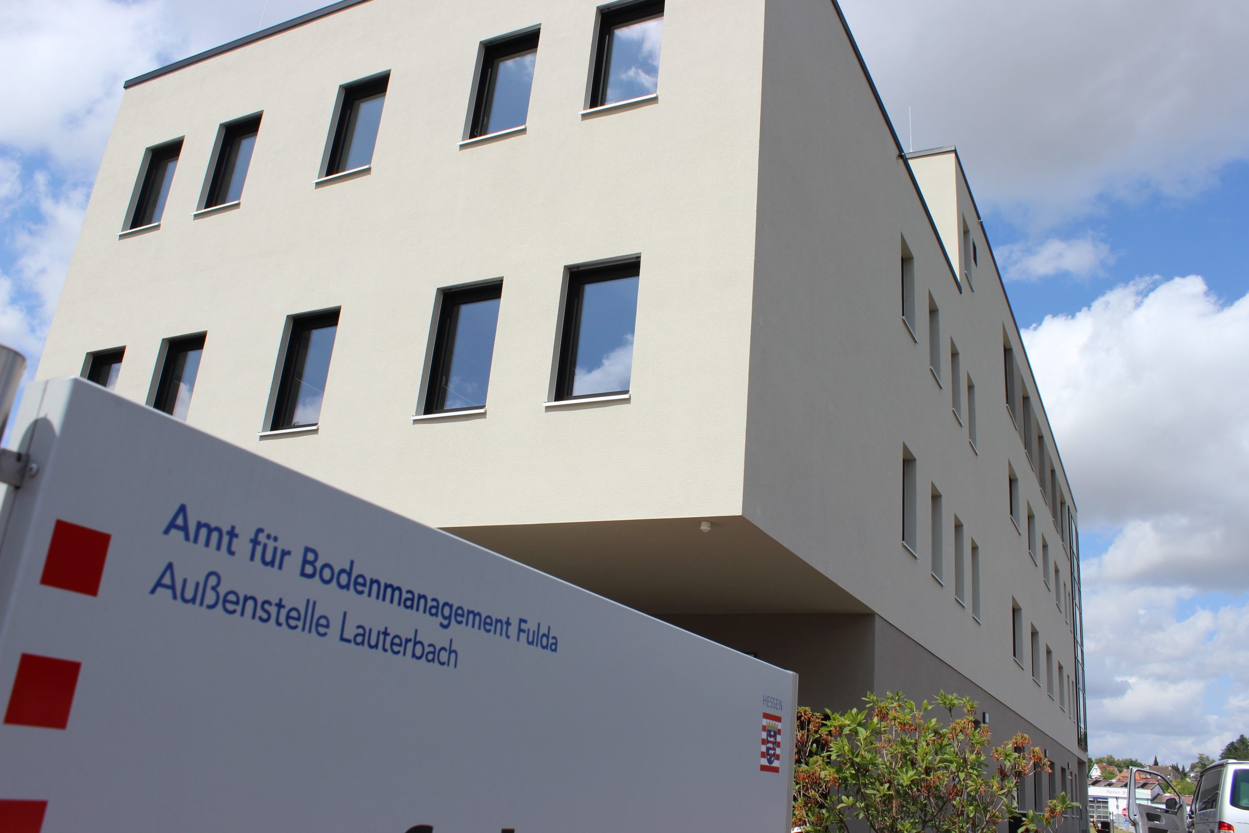 Michael Ruhl und Jens Mischak im Neubau des Amtes für Bodenmanagement ...