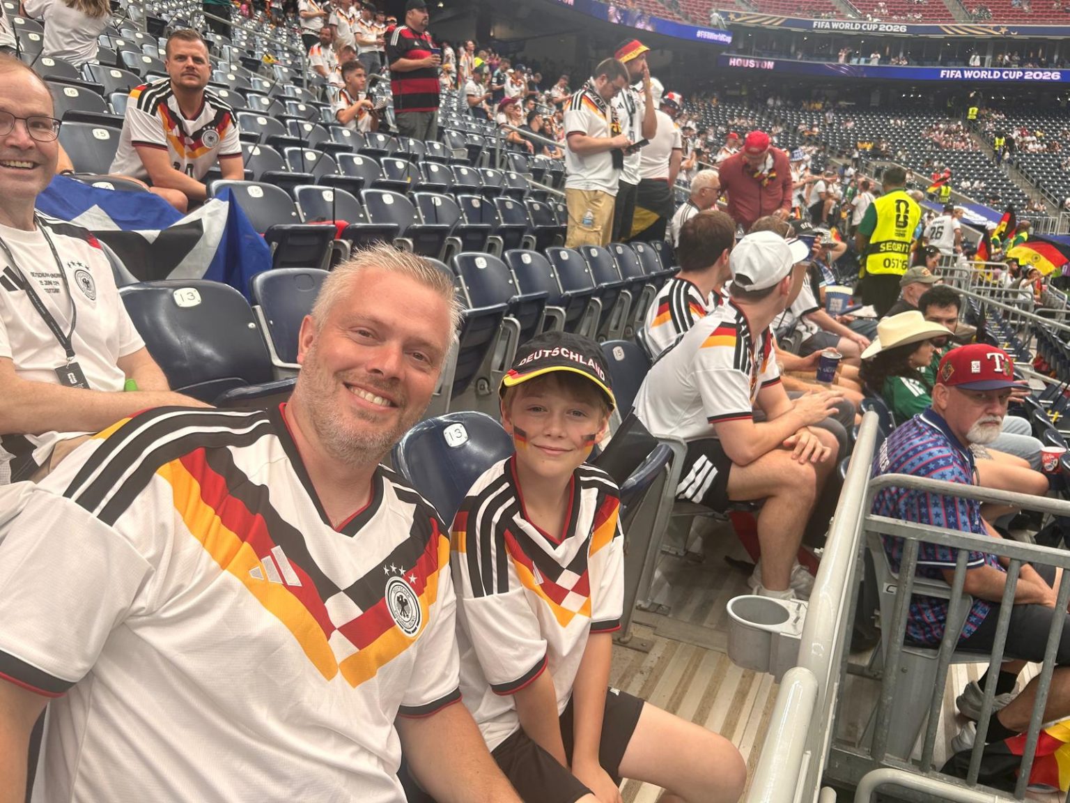 Die Geschichte hinter dem fröhlichen Alsfeld-Gruß beim WM-Länderspiel ...